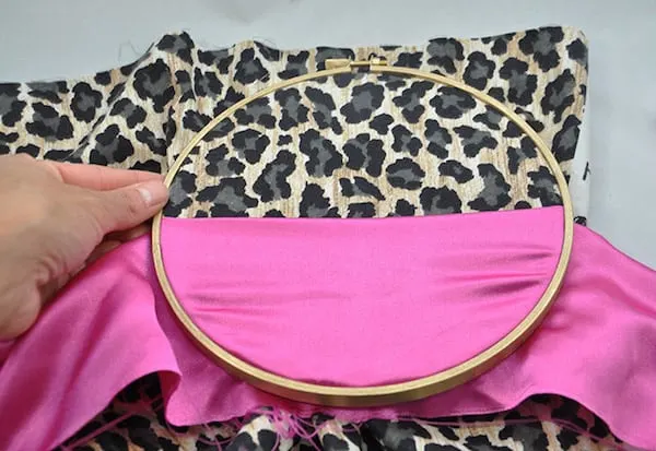 DIY Wall Organizer from an Embroidery Hoop (So Easy!) - DIY Candy