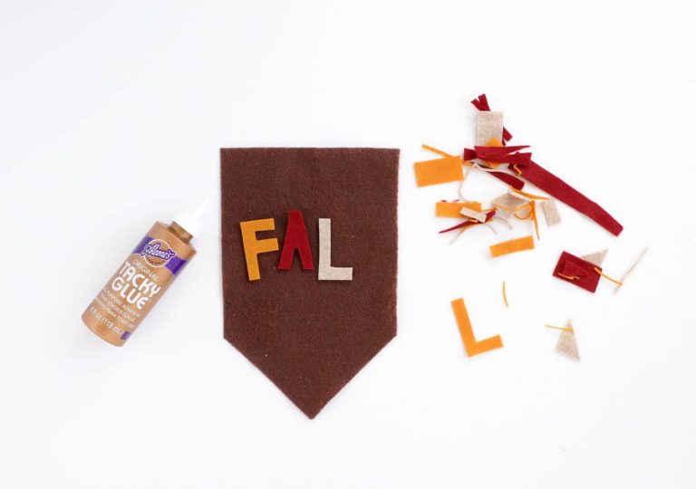 DIY Mini Fall Banners Made from Felt - DIY Candy