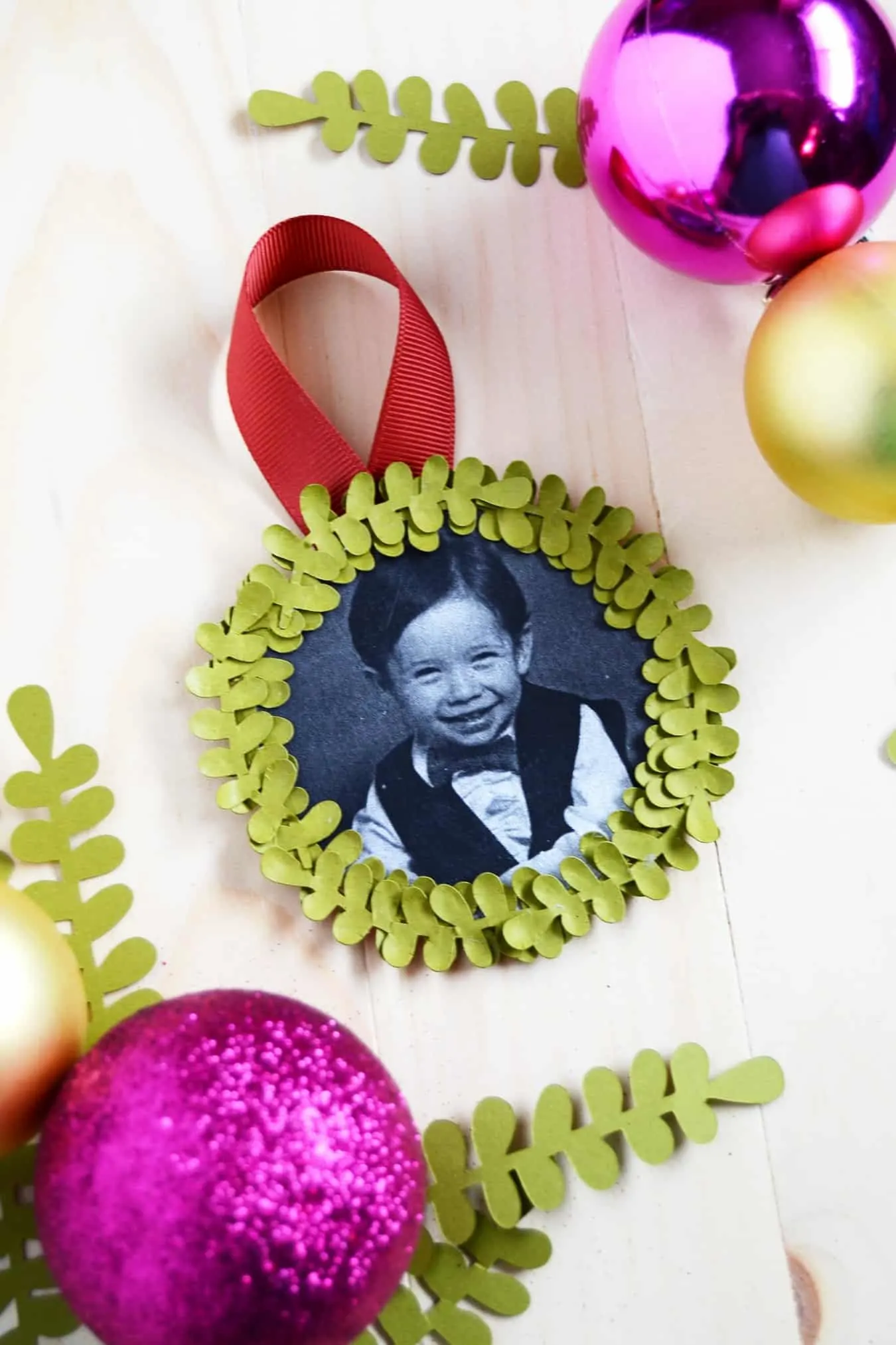 Mini Wreath Photo Ornament Perfect for Your Tree - DIY Candy