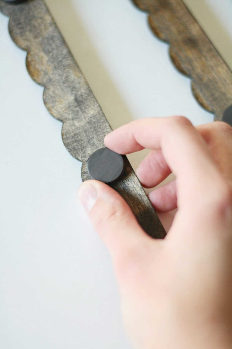 This DIY Poster Hanger is EASY & Budget Friendly - DIY Candy