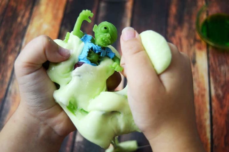 Easy Zombie Slime Recipe for Halloween - DIY Candy