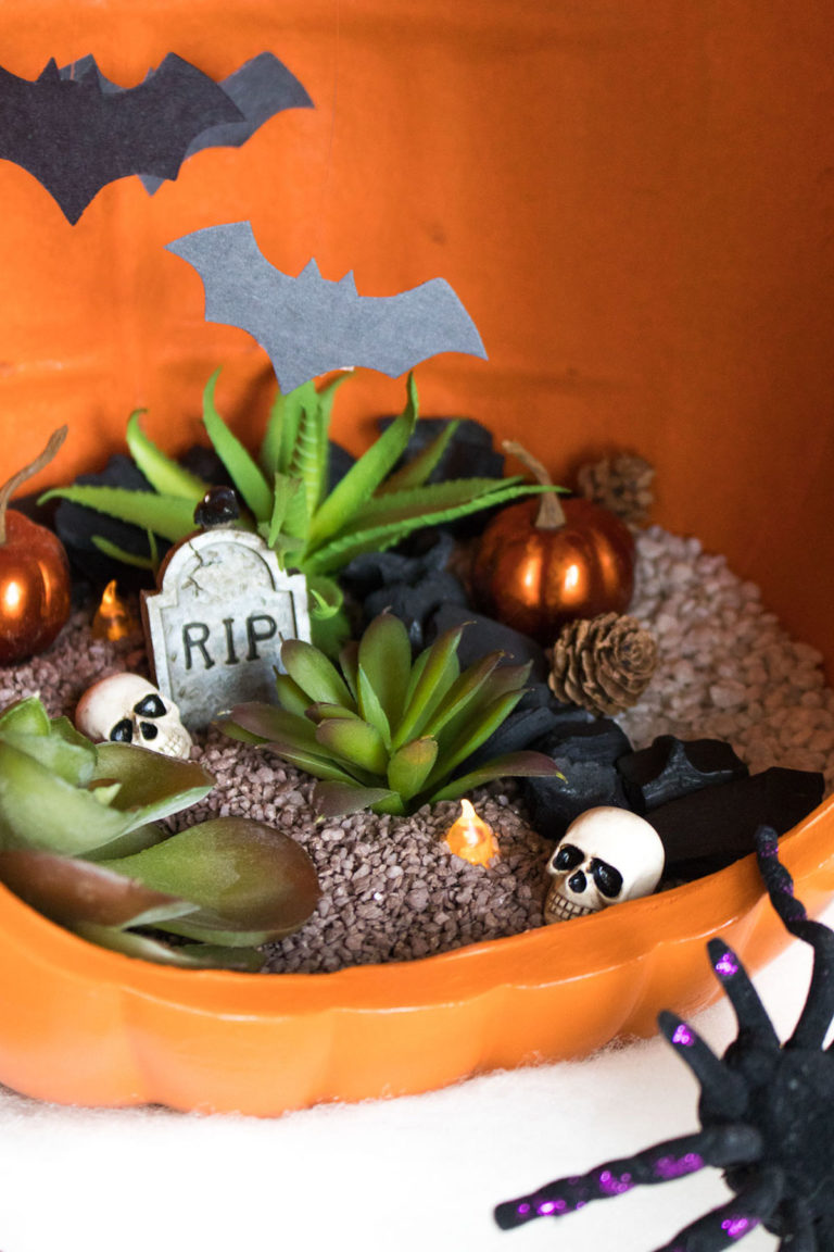 Spooky Pumpkin Terrarium For Halloween Decor - DIY Candy
