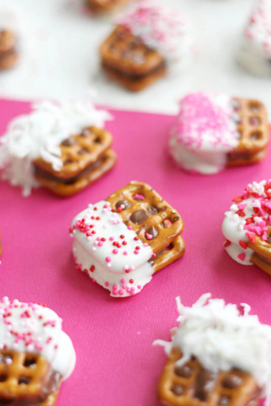 Make EASY Rolo Pretzels (Rolo Turtles) with a Twist - DIY Candy