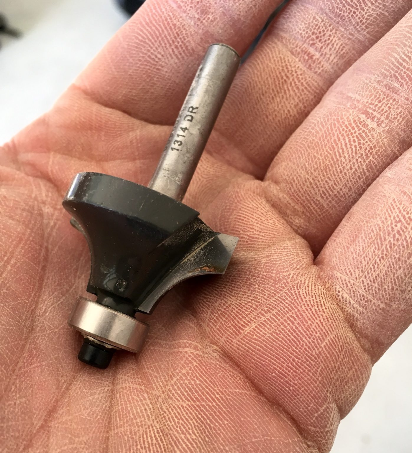 DIY TV Riser in Three Steps (Easy Woodworking) - DIY Candy