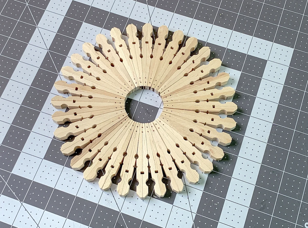 This Clothespin Clock is Easy to Make - DIY Candy