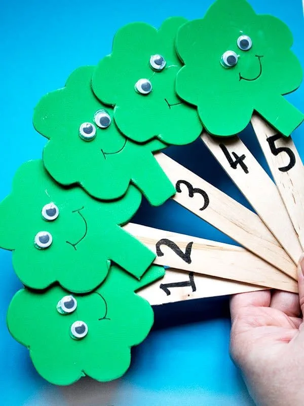 Easy Shamrock Crafts You'll Feel Lucky to Make! - DIY Candy