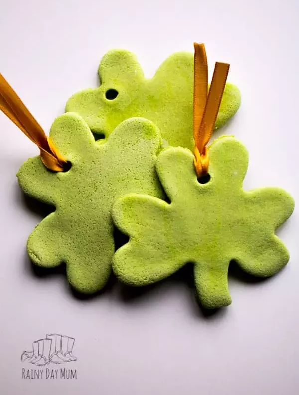 Easy Shamrock Crafts You'll Feel Lucky to Have Found - DIY Candy