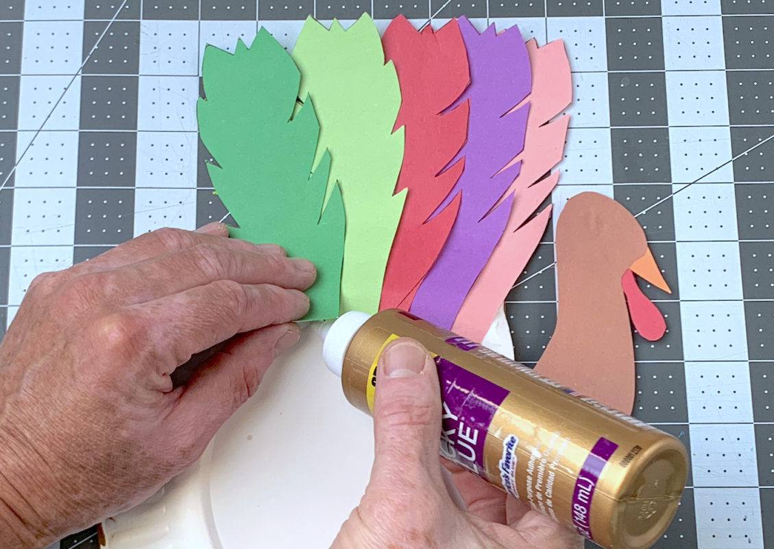 Paper Plate Turkey for a Fun Kids' Thanksgiving - DIY Candy